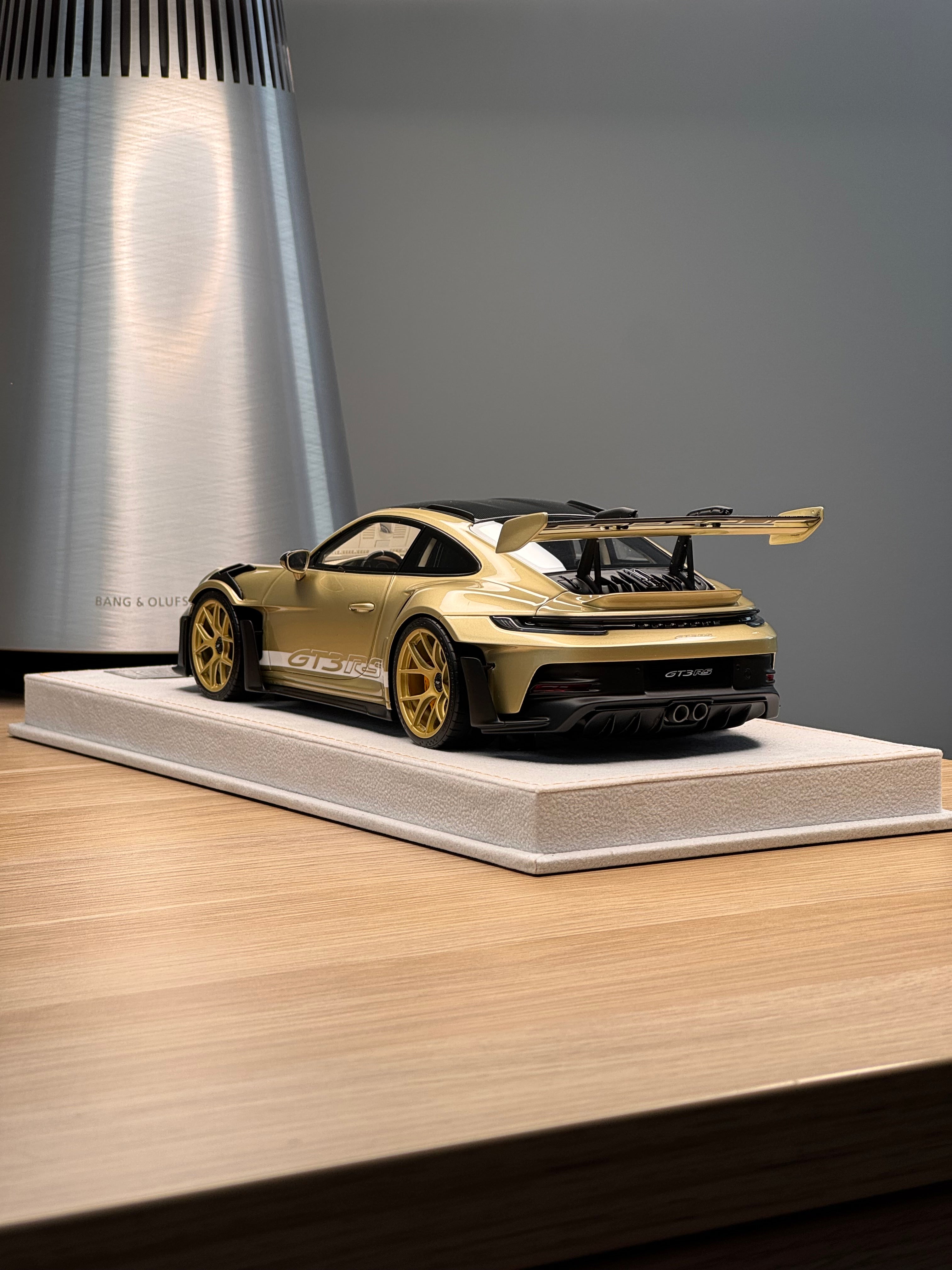 Porsche 911 992 GT3RS - Champagne Gold - 1:18